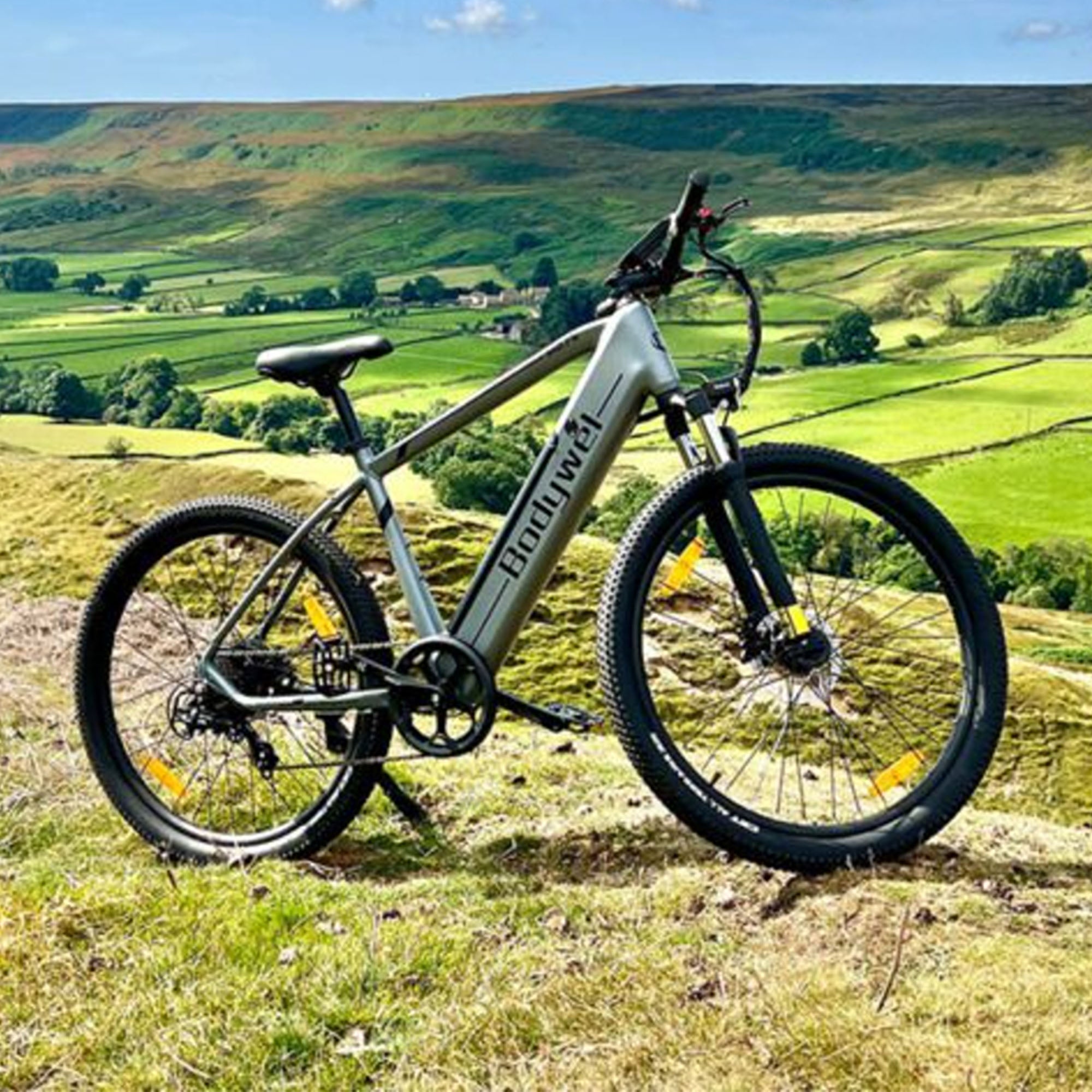 How Fast Are Electric Bikes? Top Speeds Explained – Bodywel UK